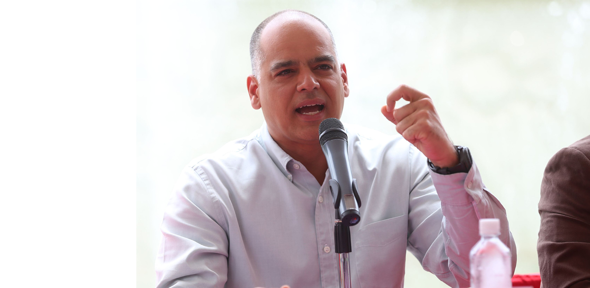 Andrés Izarra pide cambio de gobierno ya - Banca y Negocios