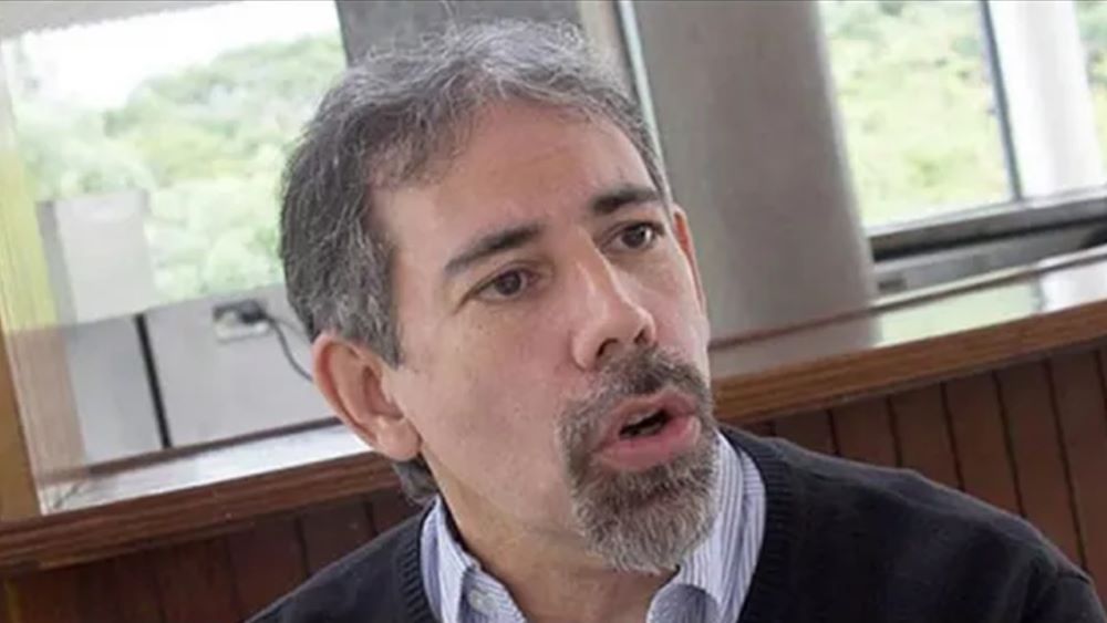 Presidente de la Academia de Economía advierte: la dolarización parcial va para largo - Banca y ...