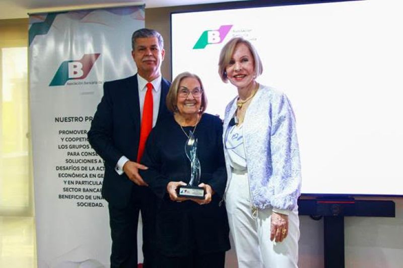 Premio "Laury de Cracco": Asociación Bancaria reconoce trayectoria de ...