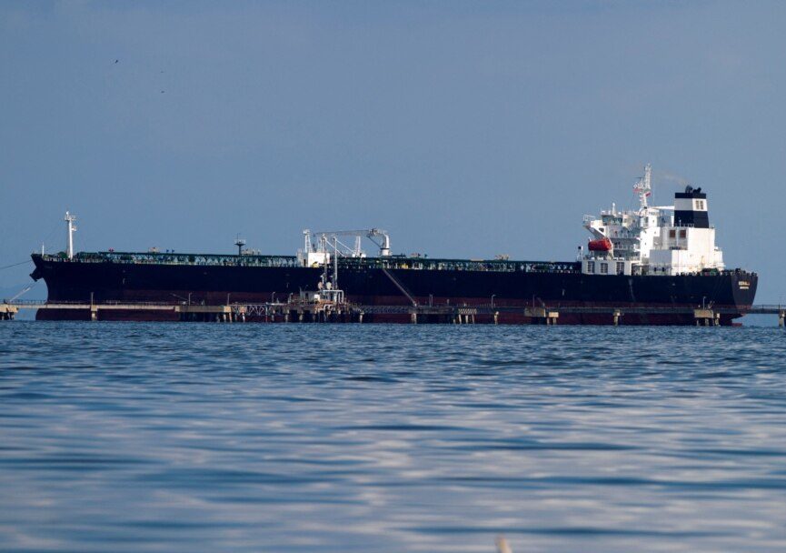 Reuters: buque petrolero de Chevron descarga 500.000 barriles de crudo ...