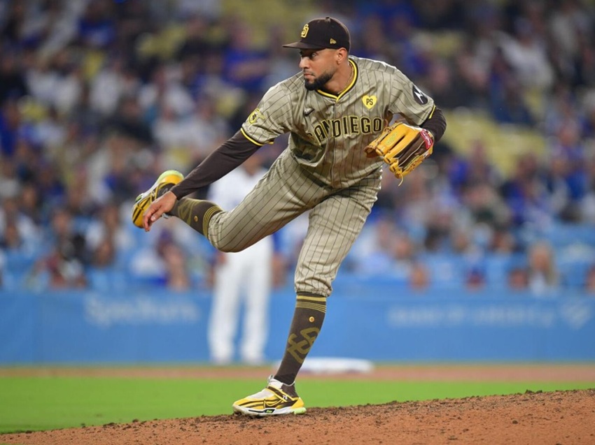Robert Suárez a ritmo de récords con Padres de San Diego - Banca y Negocios